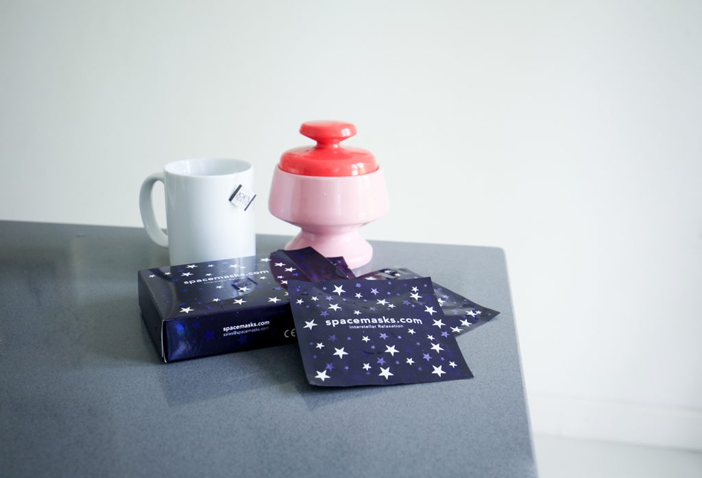 Spacemasks - self heating eye masks for interstellar relaxation